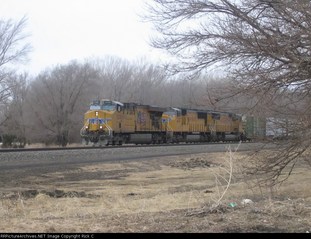 UP 5286 Leads Manifest EB